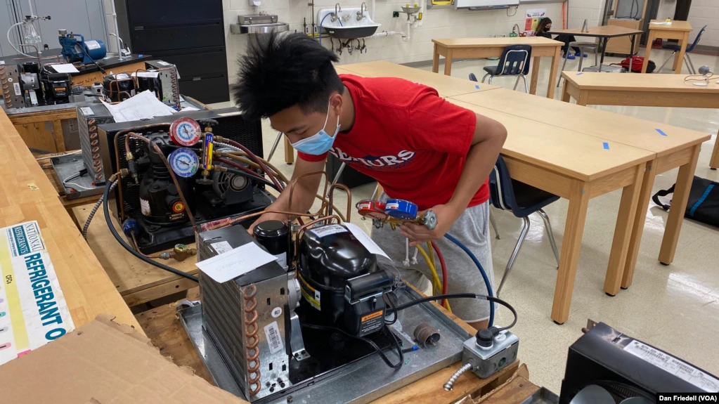 Students Choose Career Training over College - Technical Education Post