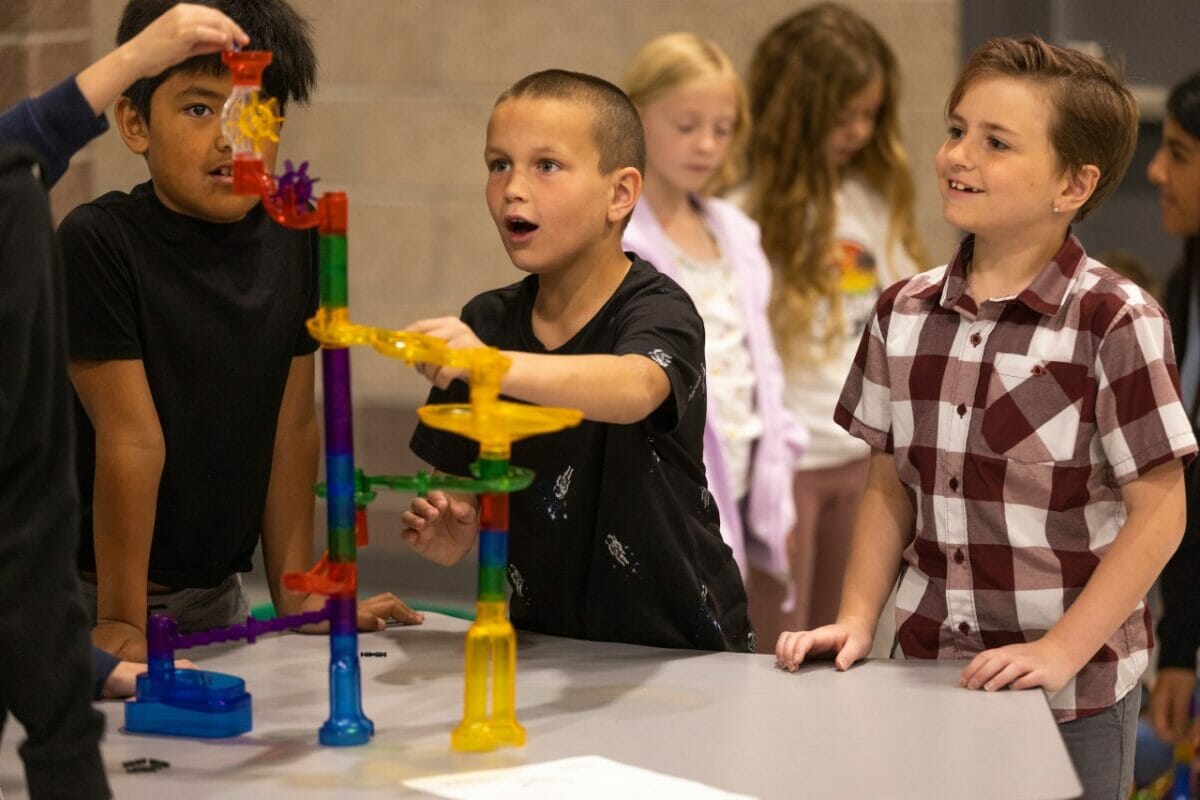 Students Teach Students with STEM Pilot Program - Technical Education Post